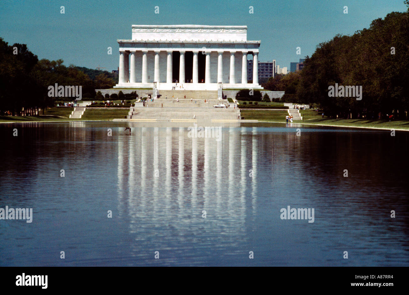 Reflecting pool and lincoln memorial hi-res stock photography and ...