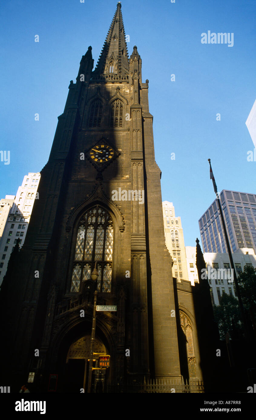 Trinity church and wall street hi-res stock photography and images - Alamy