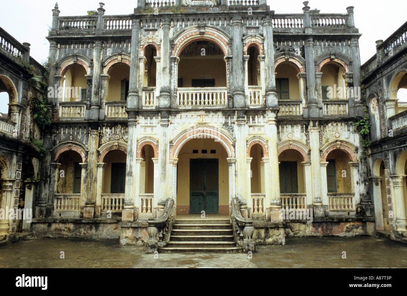 French colonial villa vietnam hi-res stock photography and images - Alamy