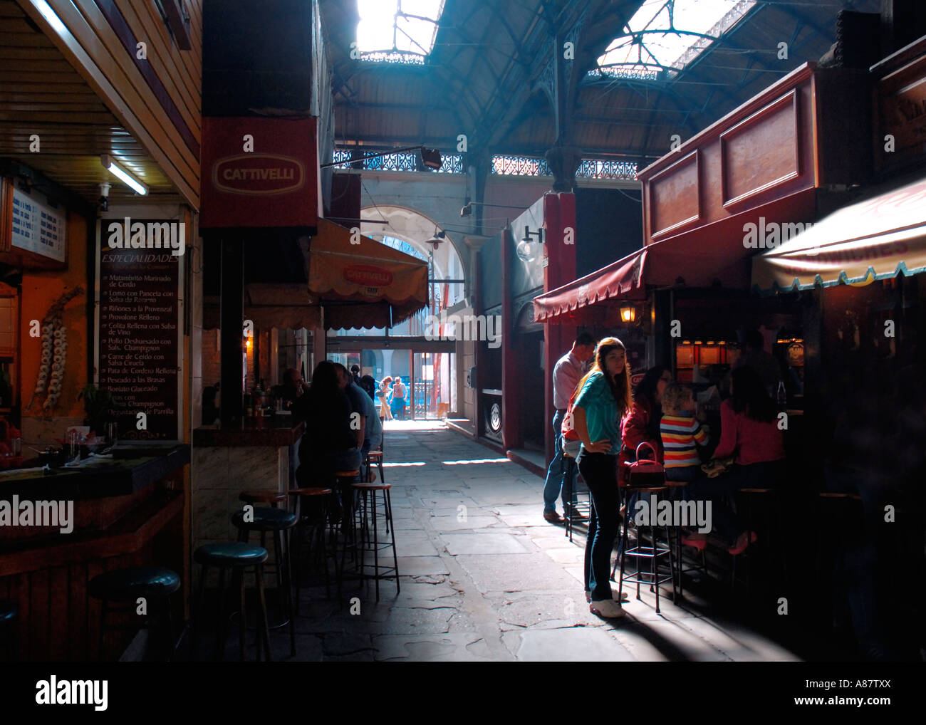 Mercado del puerto montevideo hi-res stock photography and images - Alamy