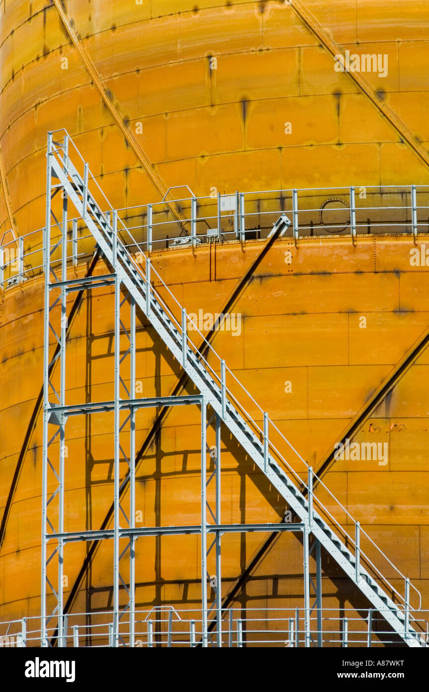 United utilities gas holder hi-res stock photography and images - Alamy