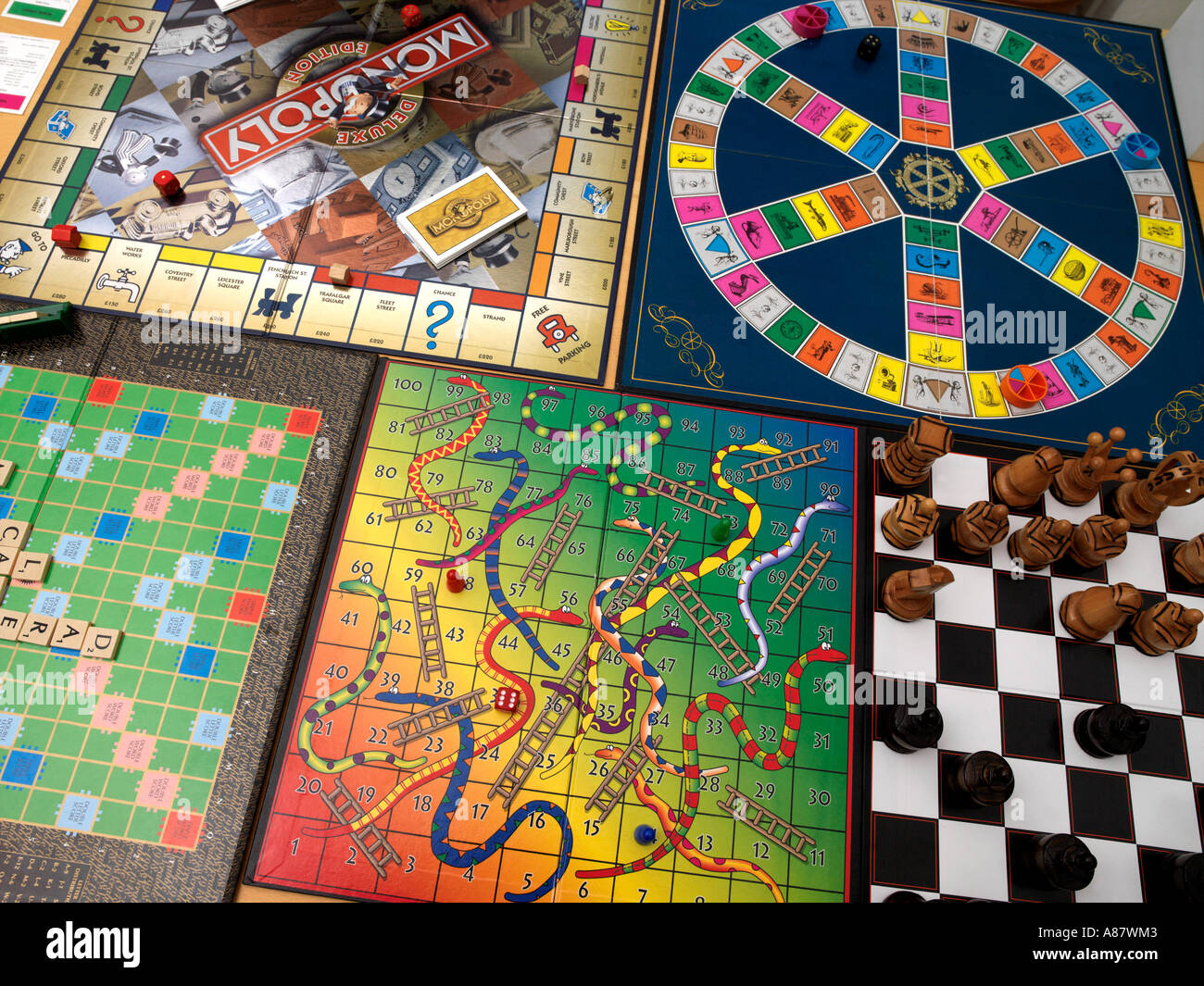 Snakes and ladders boardgame hi-res stock photography and images - Alamy