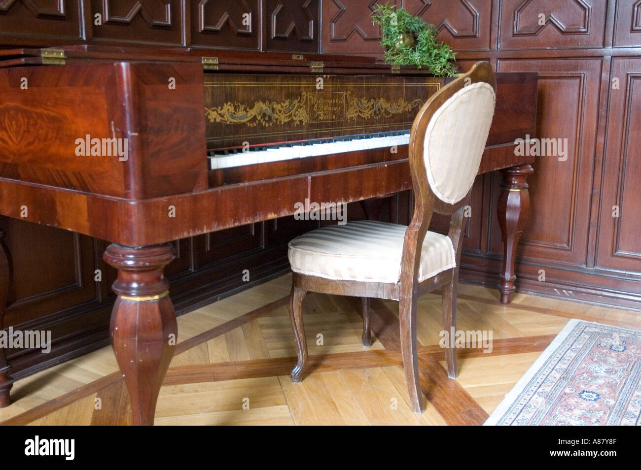 Clavecin structure hi-res stock photography and images - Alamy