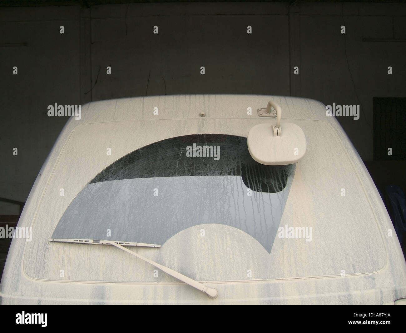 Back of land rover hi-res stock photography and images - Alamy