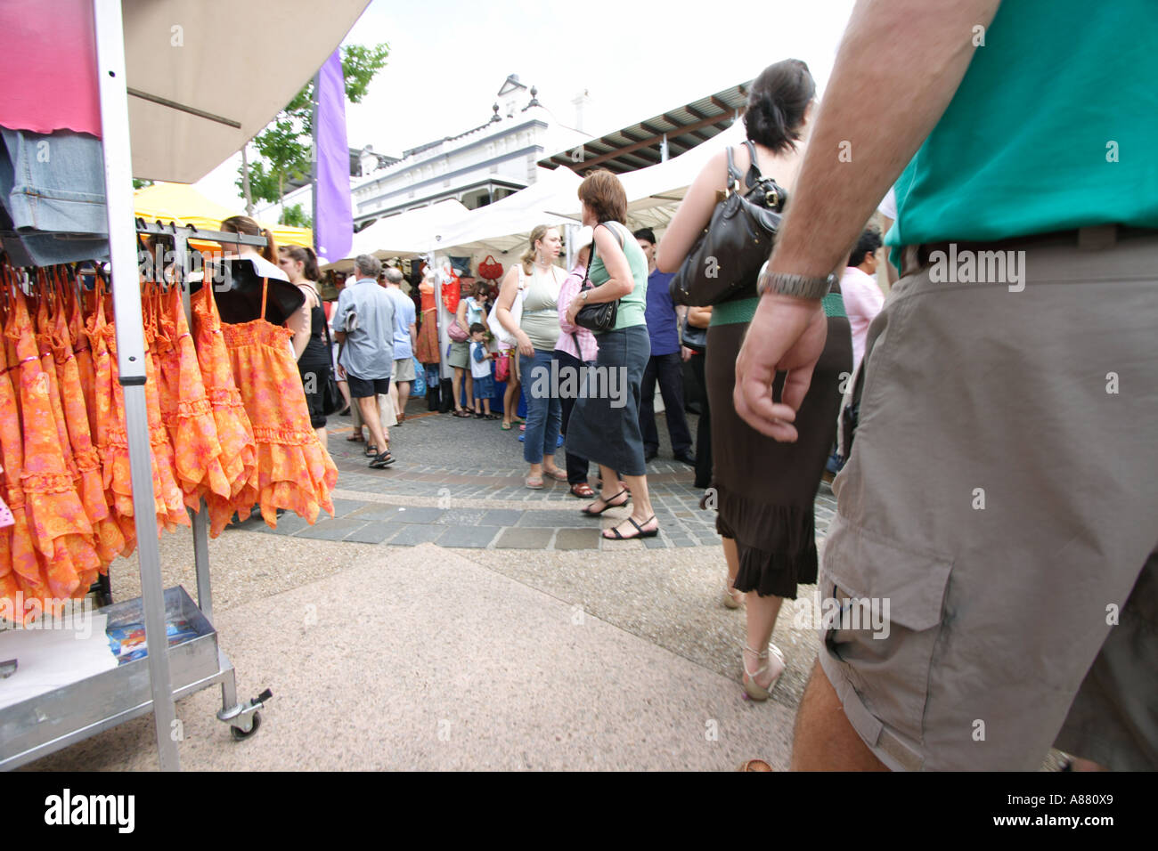 FLEA MARKET STALLS AND CUSTOMERS BAPDB6631 Stock Photo - Alamy
