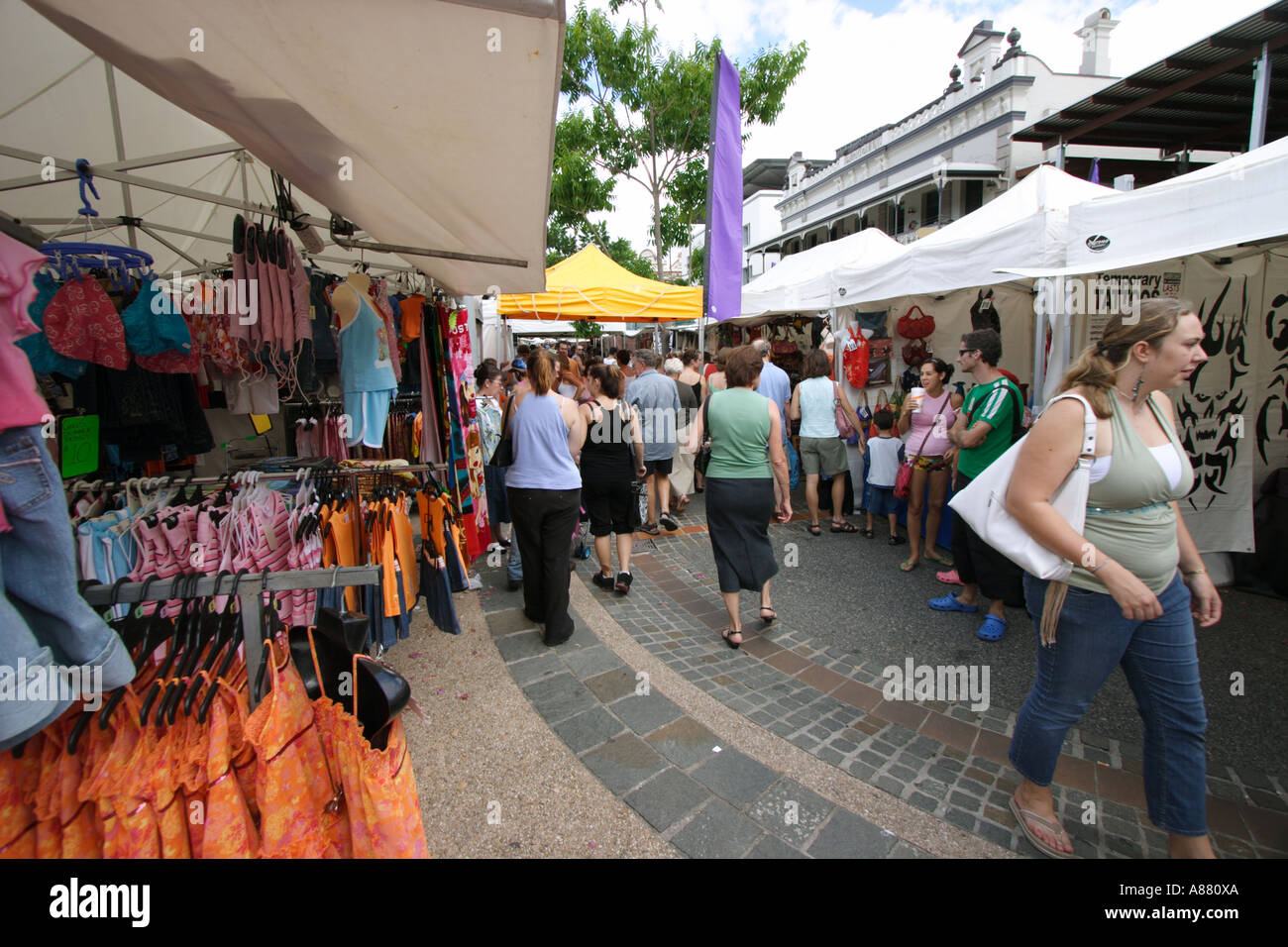 FLEA MARKET STALLS AND CUSTOMERS BAPDB6632 Stock Photo - Alamy