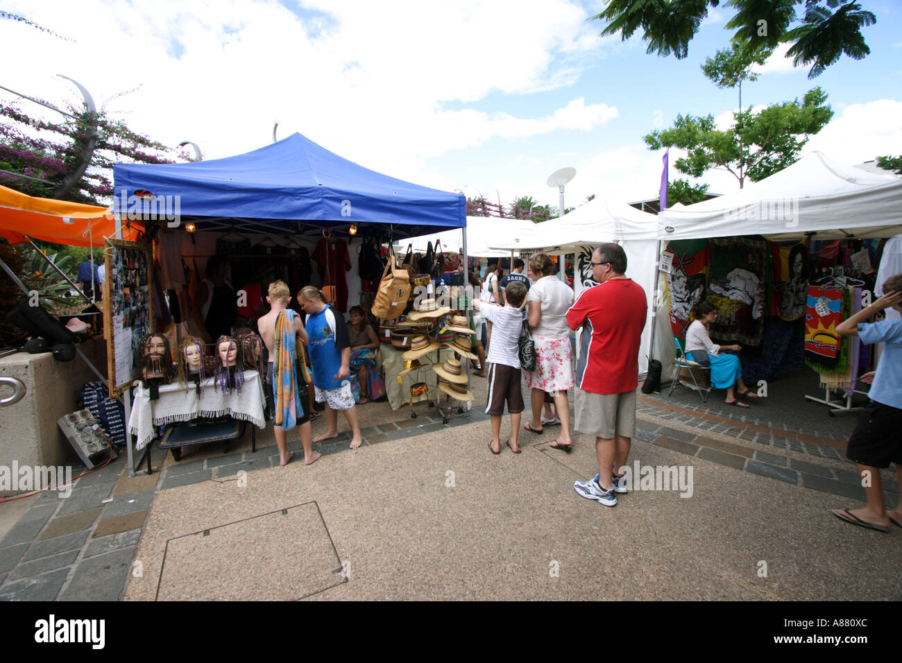 FLEA MARKET STALLS AND CUSTOMERS BAPDB6634 Stock Photo - Alamy