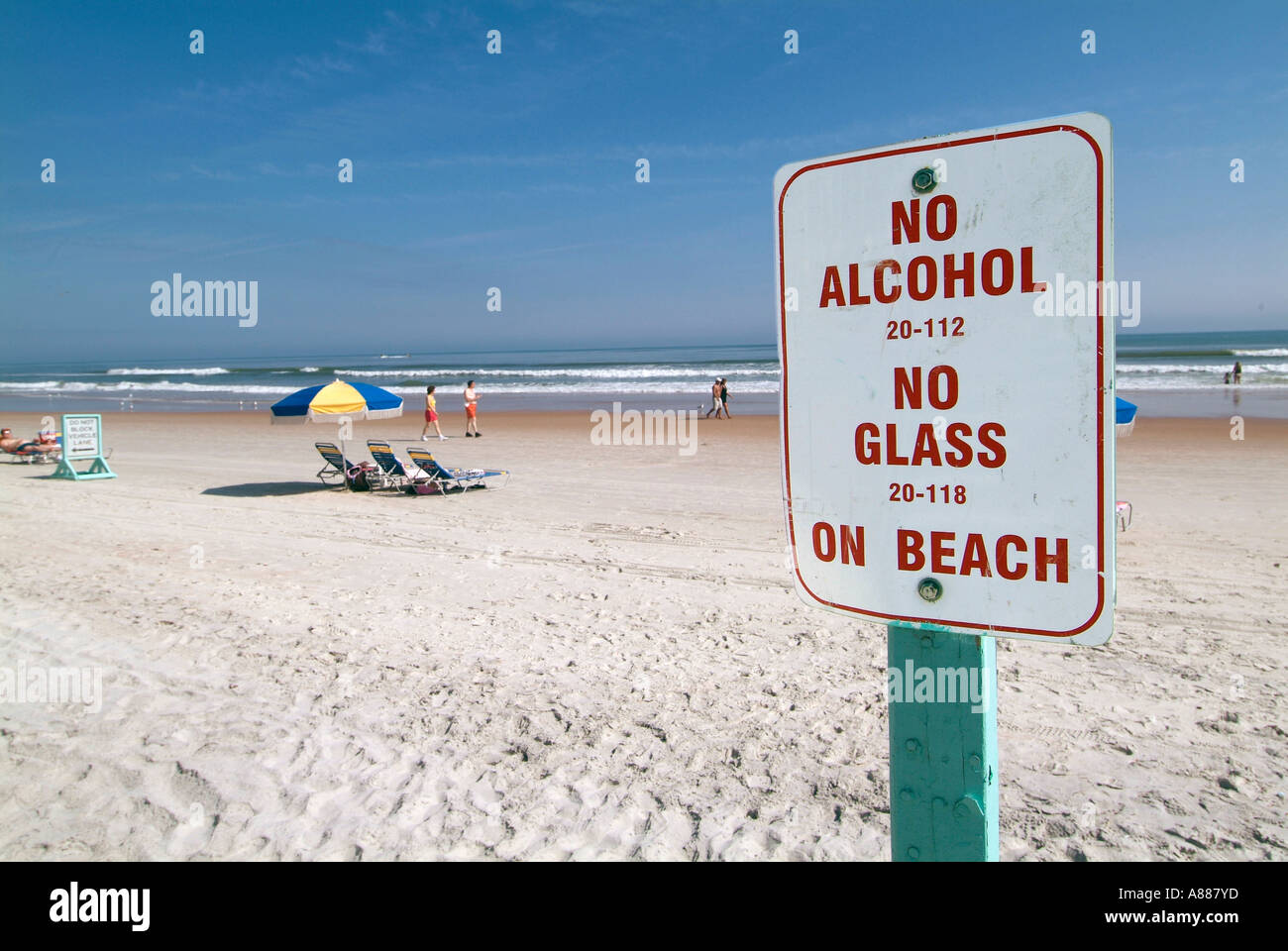 Glass road sign hi-res stock photography and images - Alamy