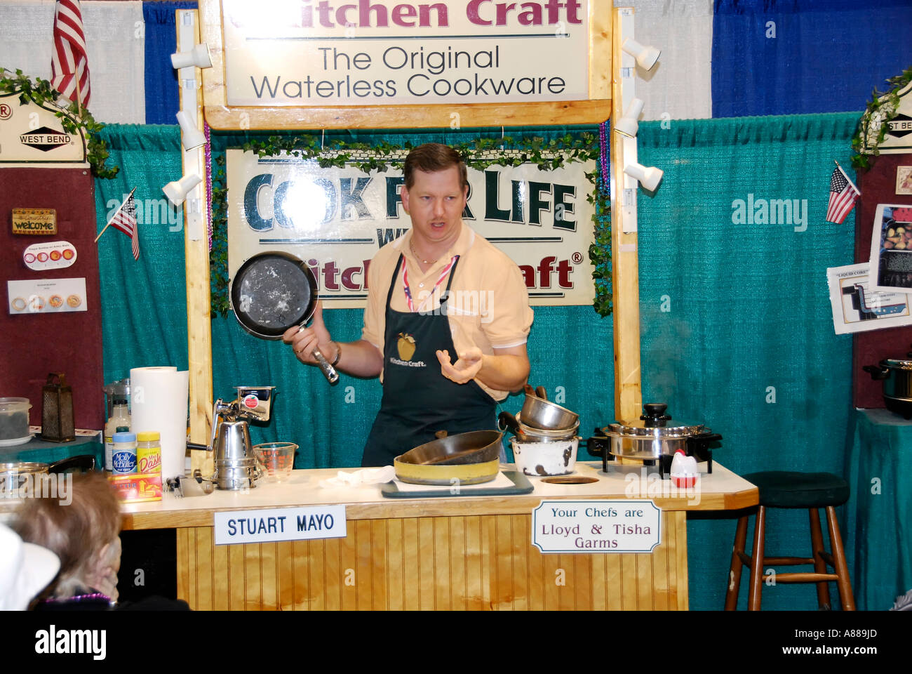 Man selling kitchen pots hi-res stock photography and images - Alamy