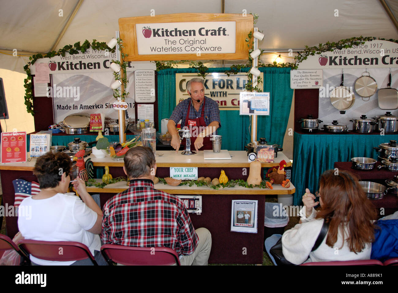 Man selling kitchen pots hi-res stock photography and images - Alamy