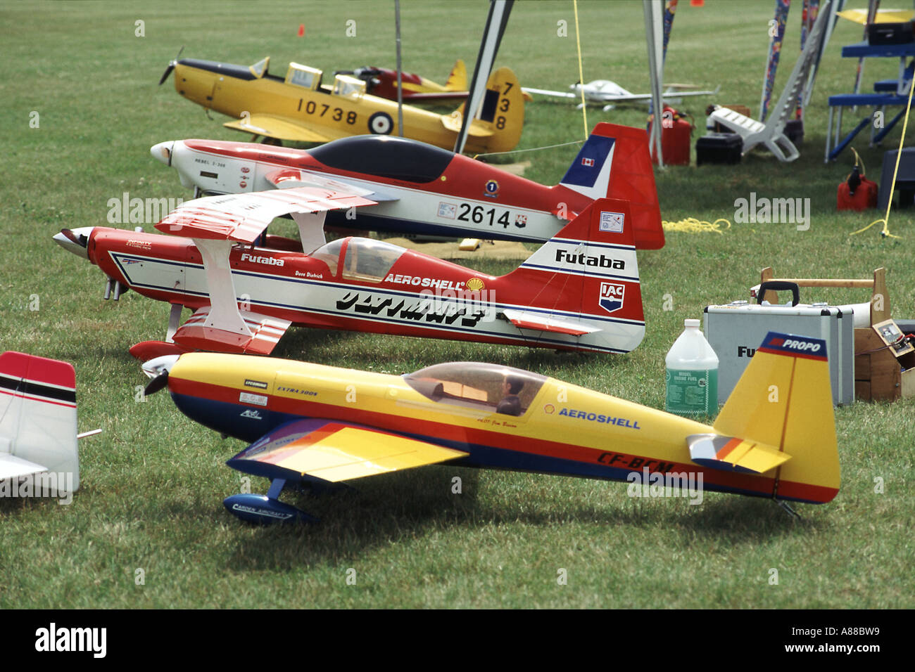 model airplanes lined up Stock Photo - Alamy