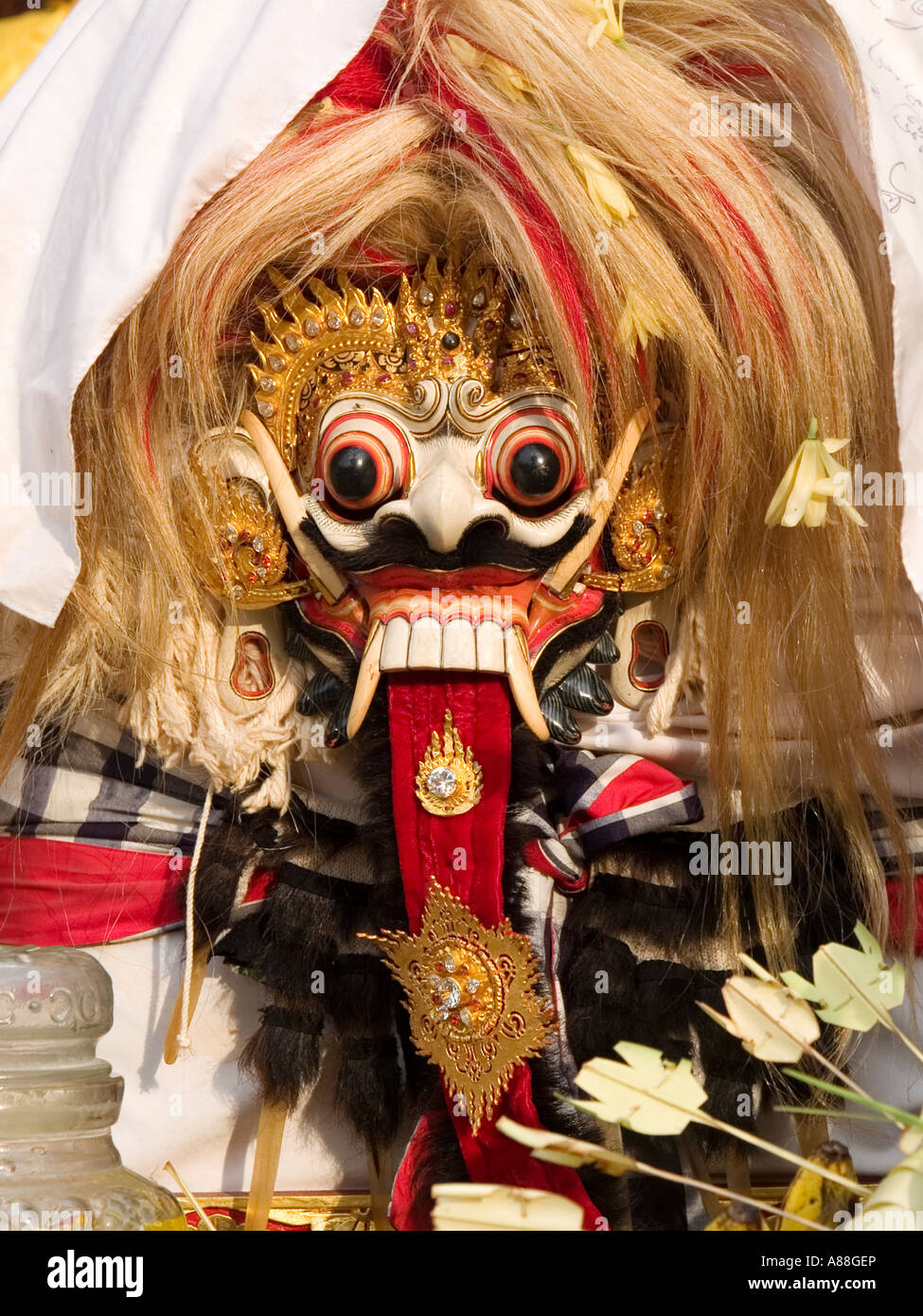 Balinese mask on temple alter at private non tourist ceromony hi-res ...