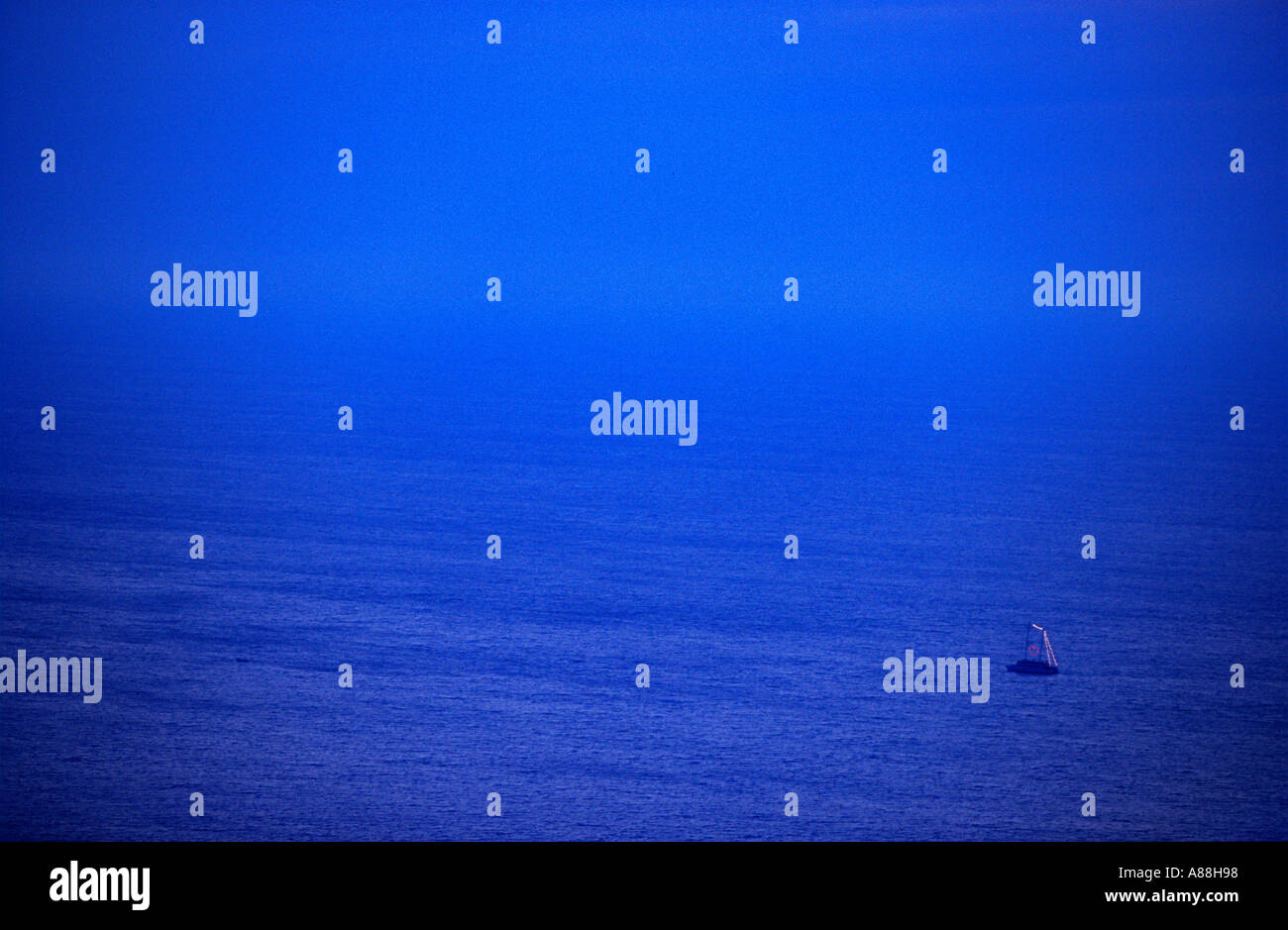 romantic love boat cruise Stock Photo - Alamy