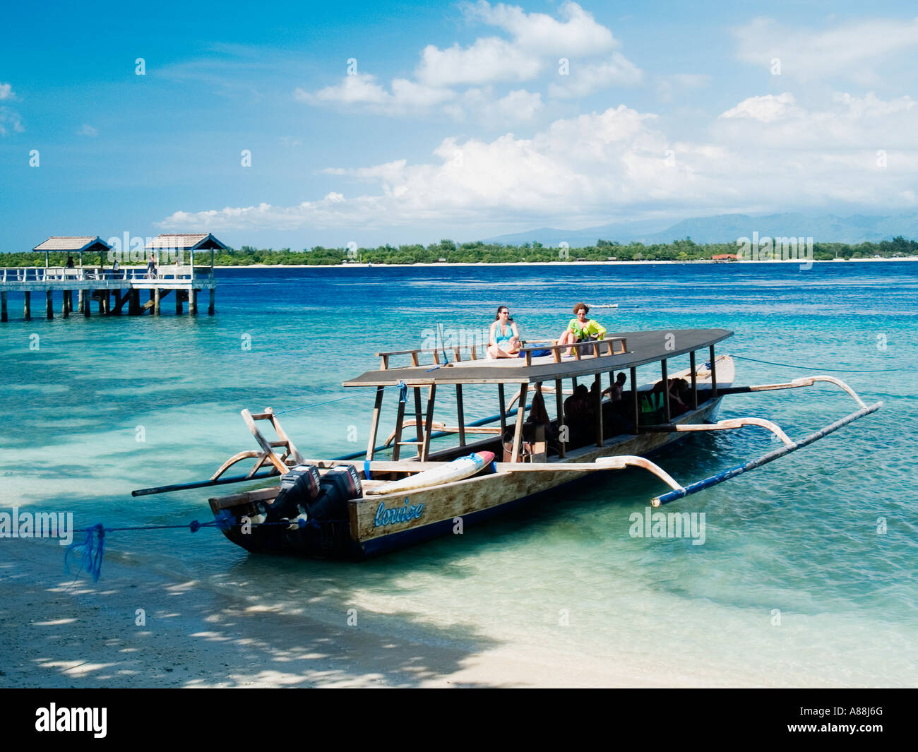traditional style tourist boat in the shallow waters of gili trawangan ...