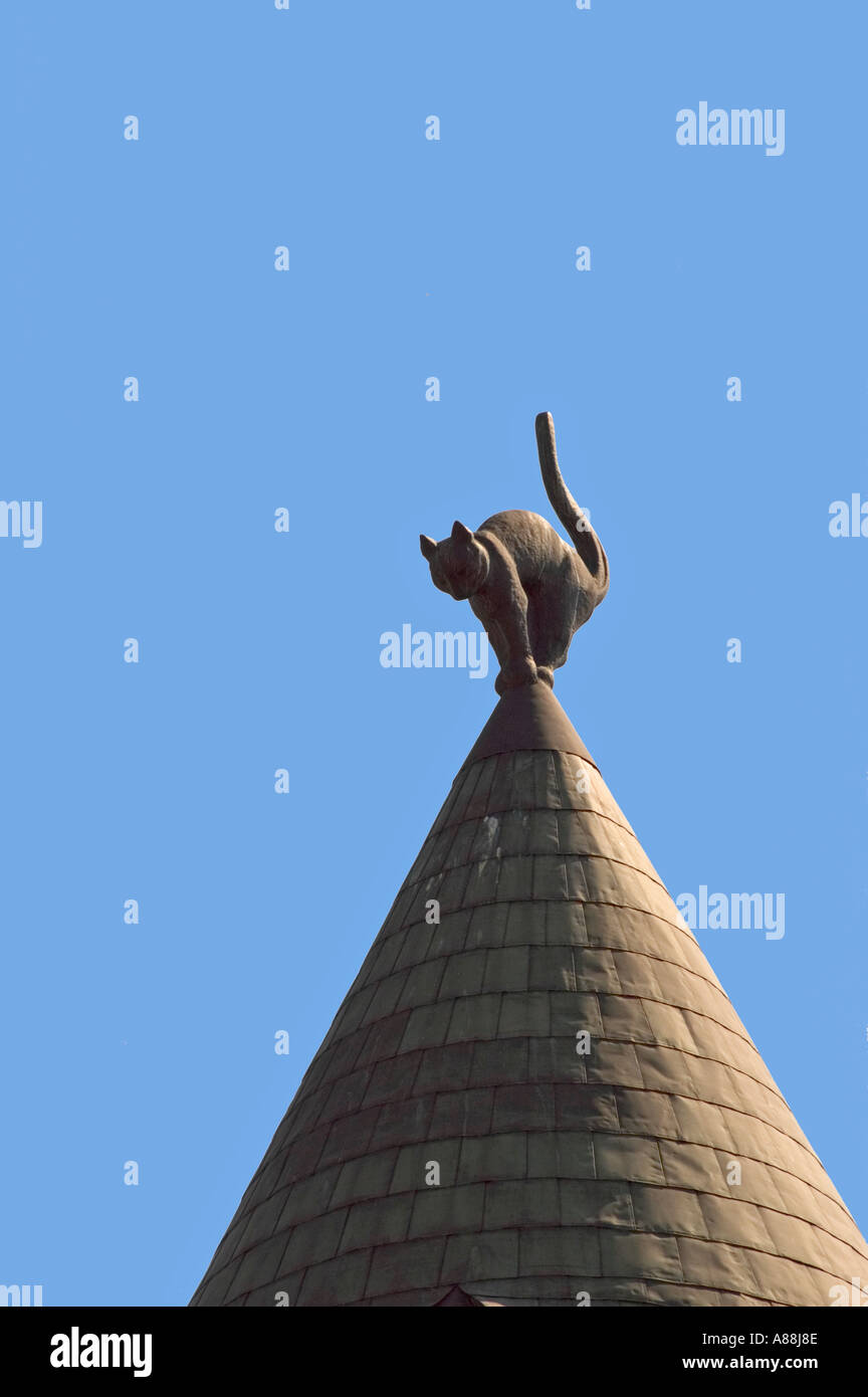 The famous black cat statue atop the turret of the Cat House in Riga ...