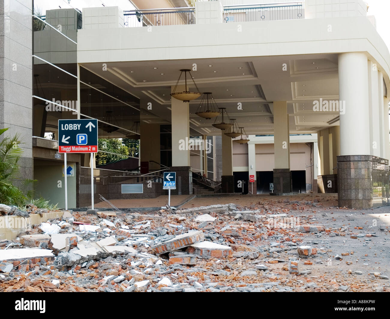 badly damaged shopping mall after the may 2006 earthquake yogyakarta ...