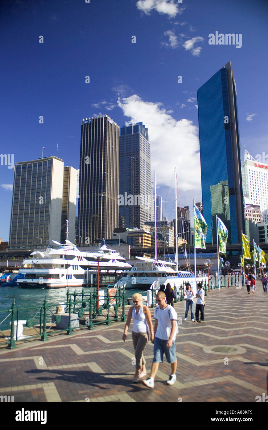 Australia couple sydney hi-res stock photography and images - Alamy