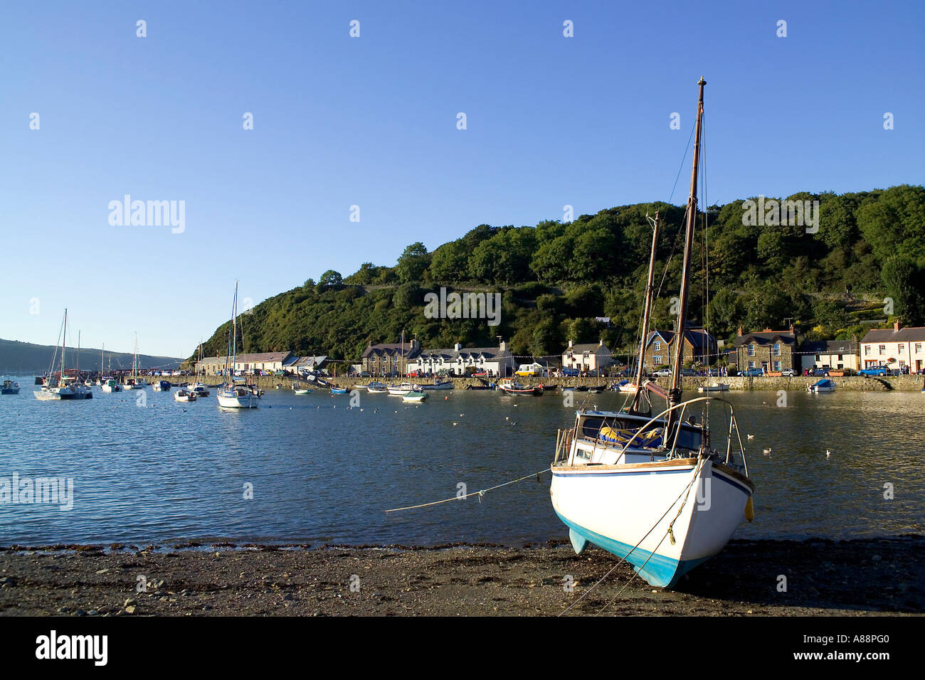 Fishguard harbour boats hi-res stock photography and images - Alamy