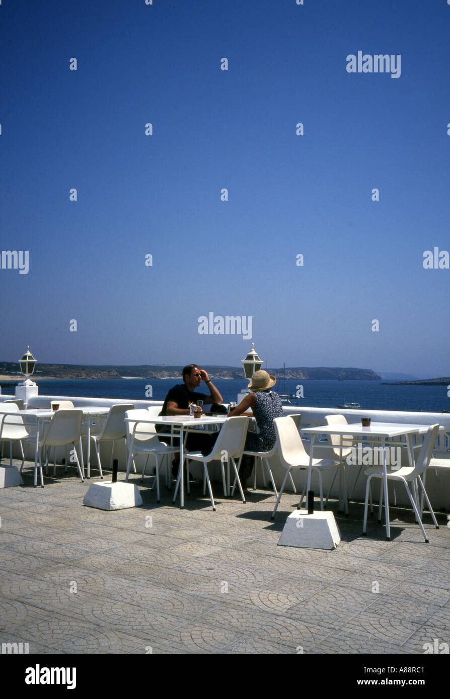 Posh people eating cake hi-res stock photography and images - Alamy