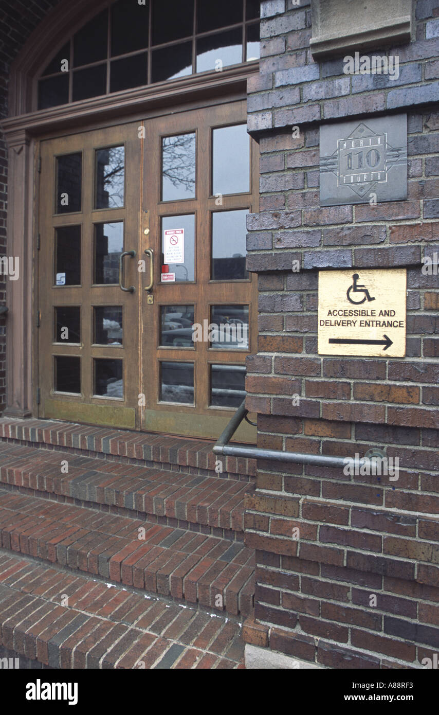 Accessible entrance sign hi-res stock photography and images - Alamy