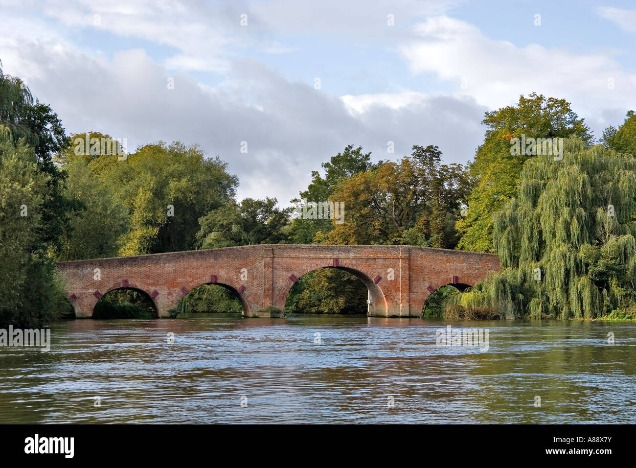 Sonning on thames hi-res stock photography and images - Alamy