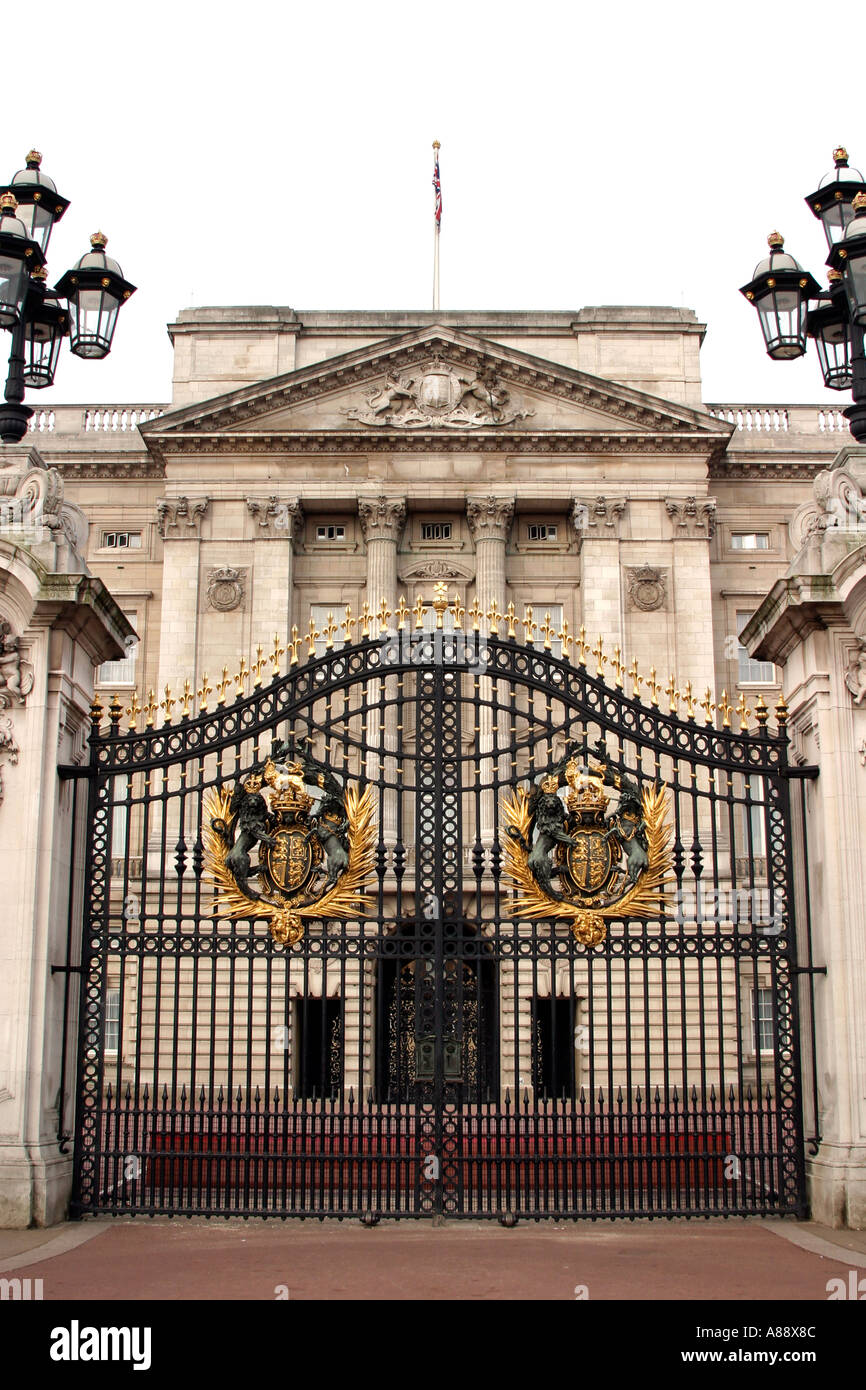 Royal Crest Buckingham Palace Gates High Resolution Stock Photography ...