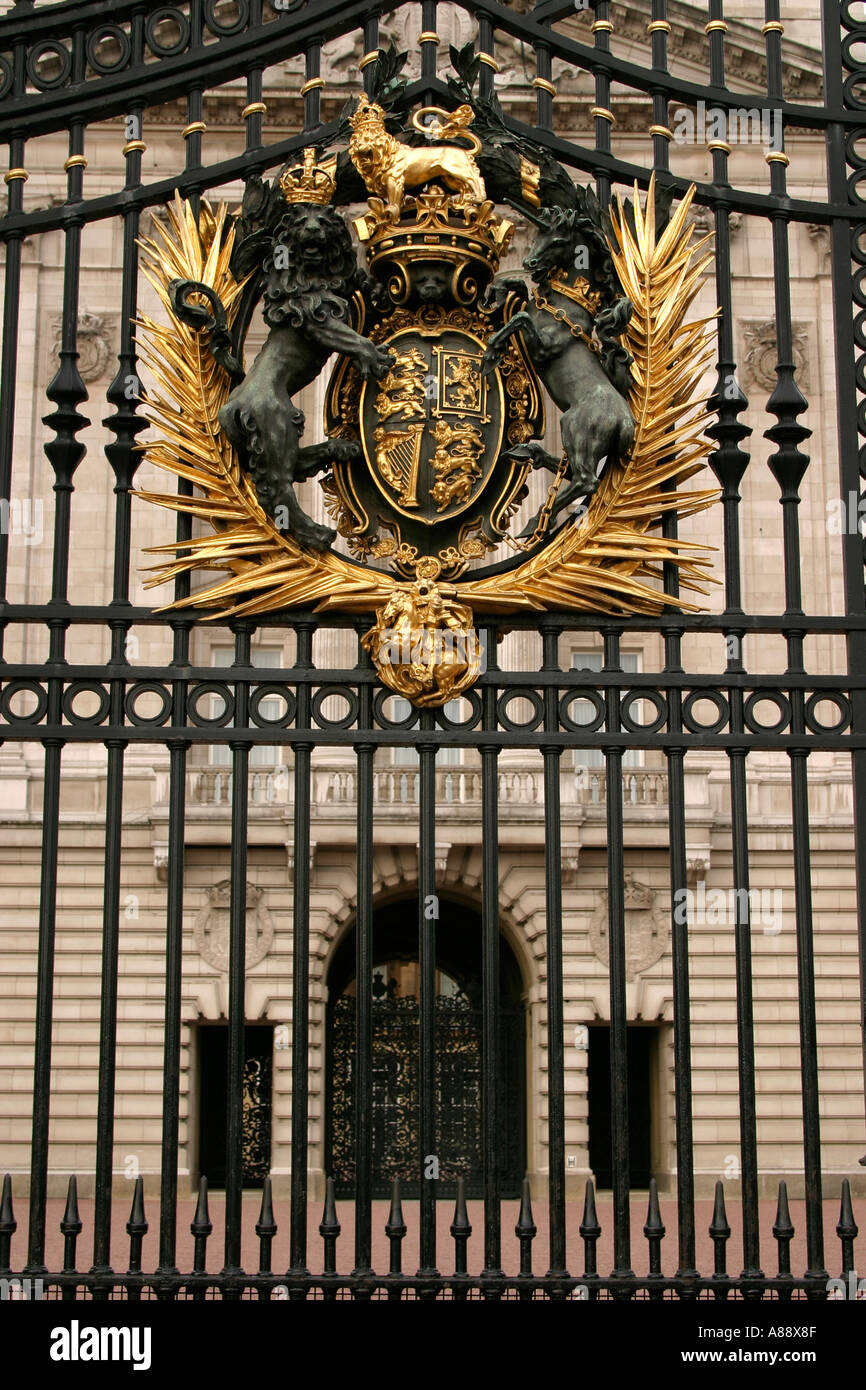 Gate palace royal family hi-res stock photography and images - Alamy