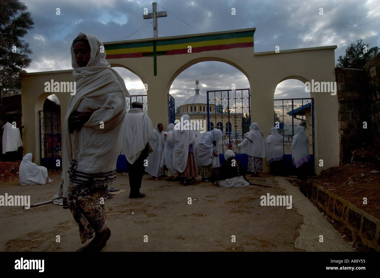 Congregation outside church hi-res stock photography and images - Alamy