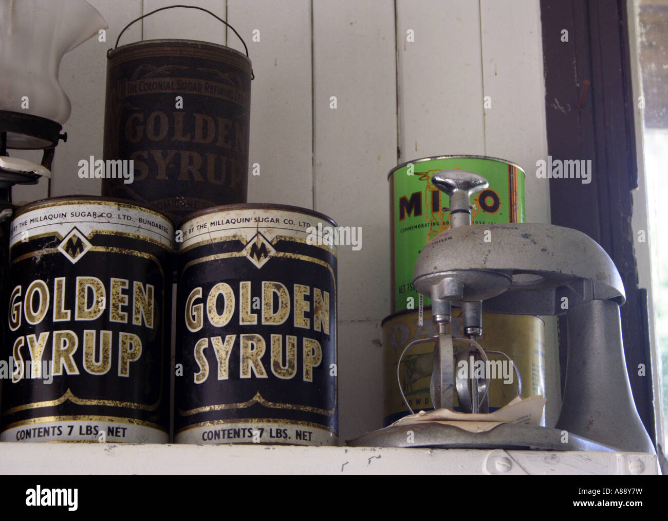 Golden syrup tins hi-res stock photography and images - Alamy
