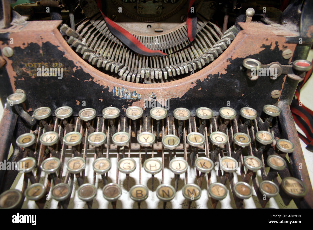 AN OLD TYPEWRITER BDA10485 Stock Photo - Alamy