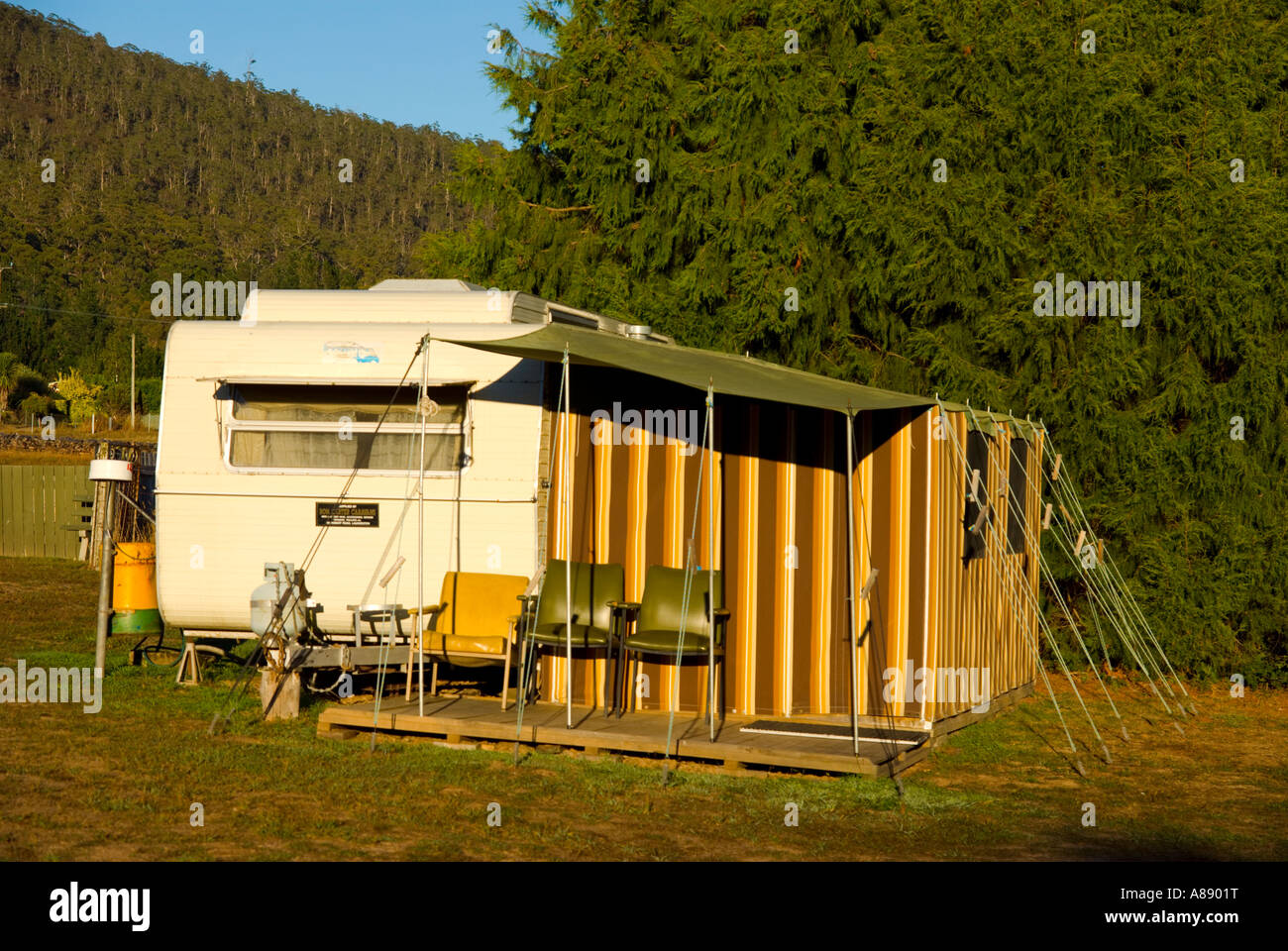 Old fashioned caravan hi-res stock photography and images - Alamy
