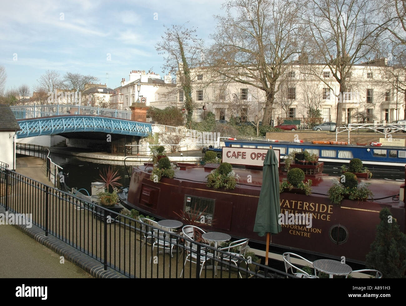 Little Venice, Waterside Cafe, Grand Union Canal residential ...