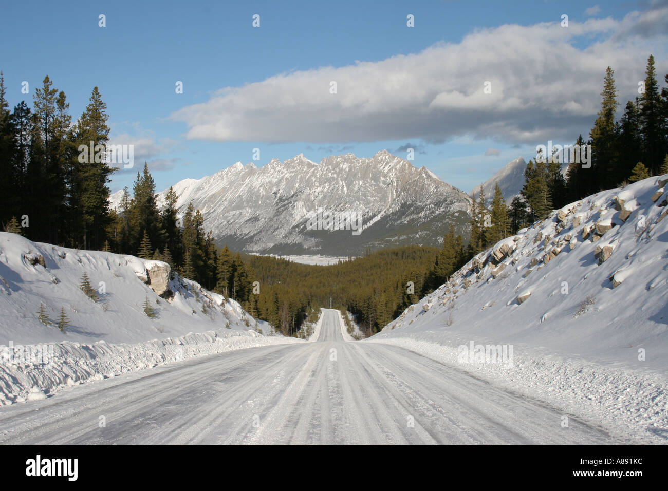 The scene lake in queen elizabeth road hi-res stock photography and ...