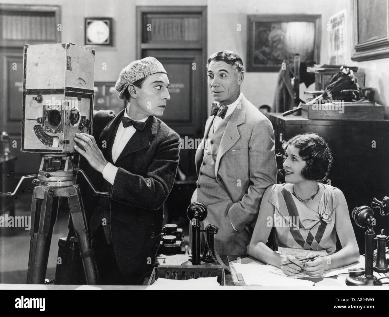 THE CAMERAMAN 1928 MGM silent film with from left Buster Keaton, Sidney ...