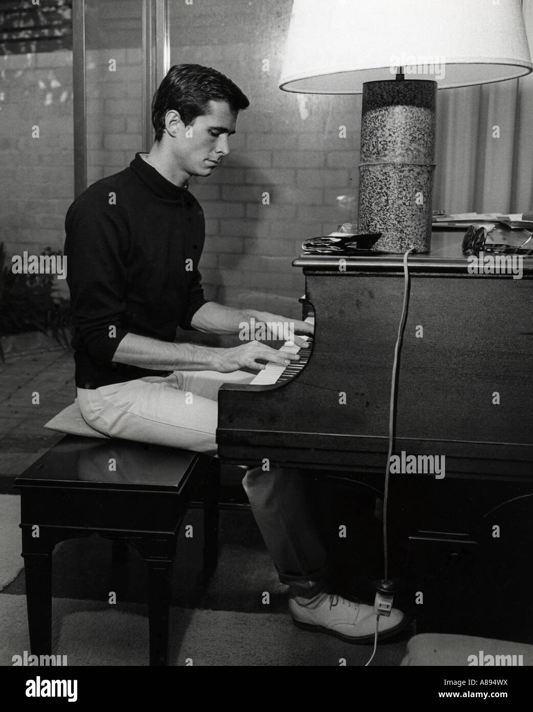 TONY PERKINS US actor at his Los Angeles home in 1957 Stock Photo - Alamy
