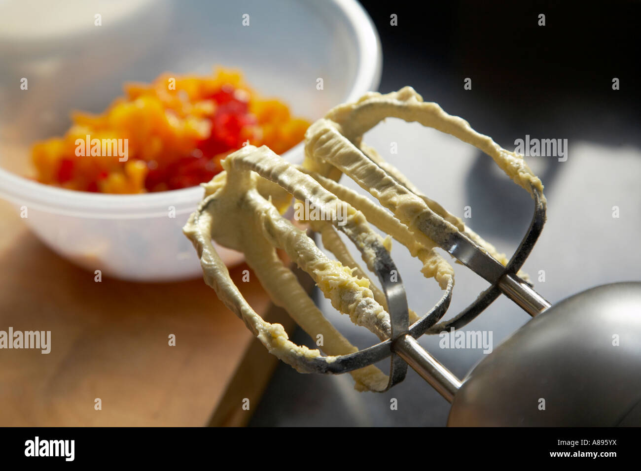 Cake mixture on the beaters of a hand held food mixer Stock Photo - Alamy