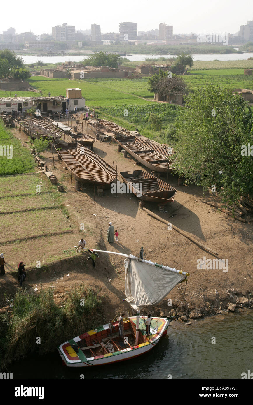 River nile agricultural irrigation hi-res stock photography and images ...