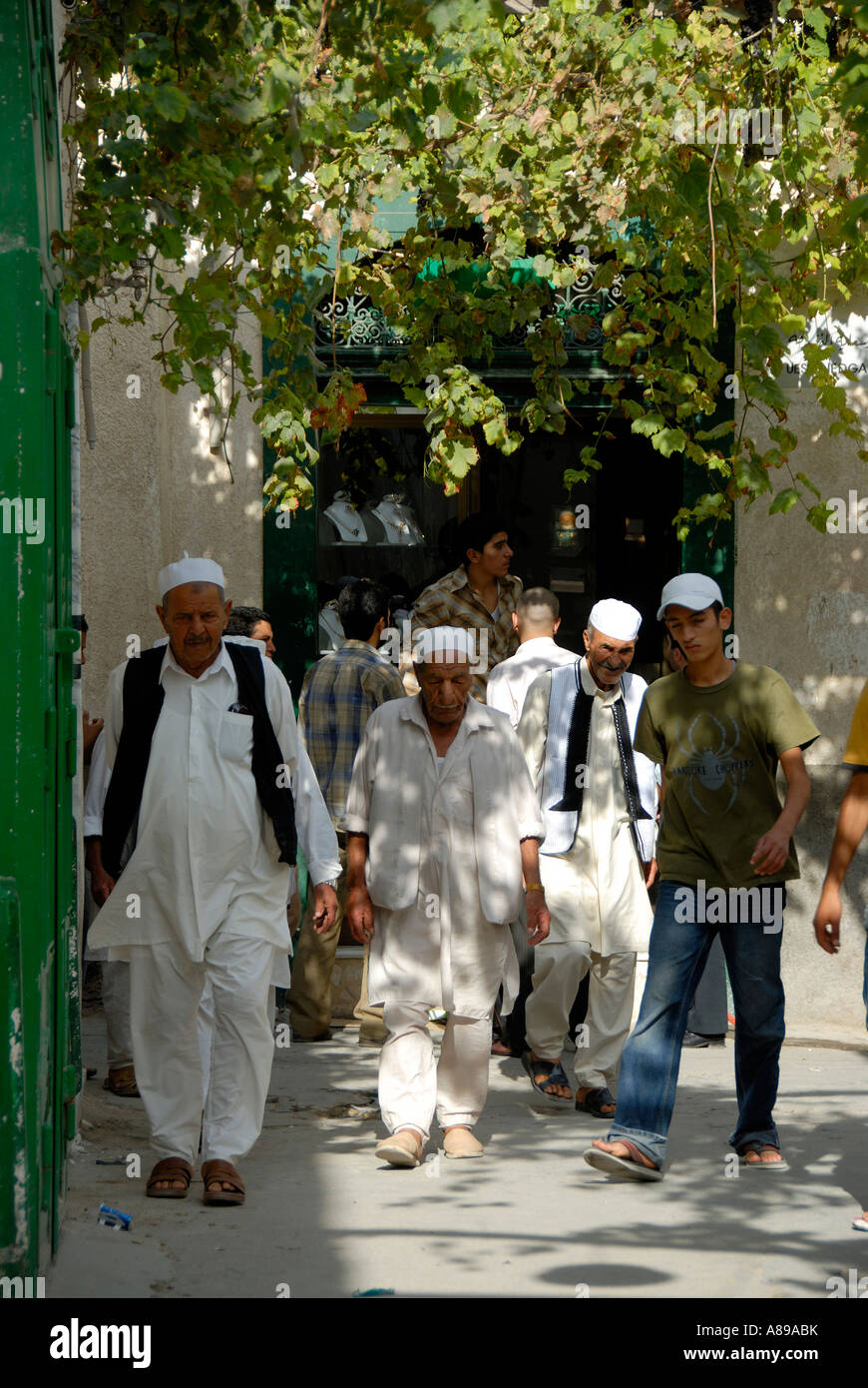 Libya libyan man traditional clothes hi-res stock photography and ...