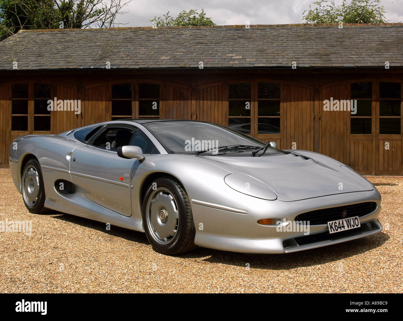 Jaguar xj 220 hi-res stock photography and images - Alamy