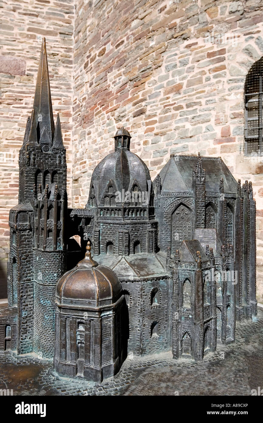 Bronze model city not miniature not map hi-res stock photography and ...