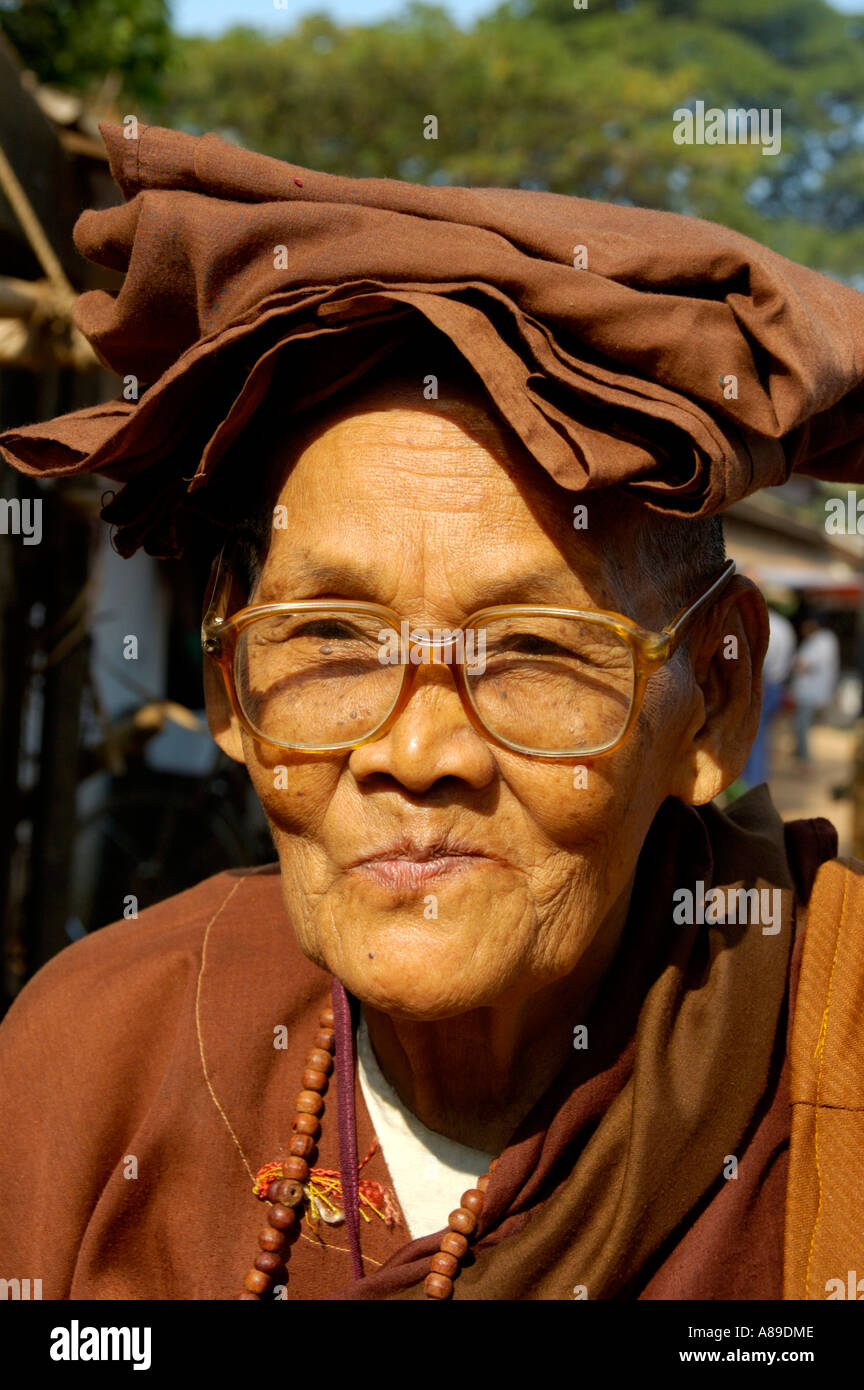 Portrait old woman nun with glasses Kyaikhtiyo Pagoda Bago Burma Stock ...