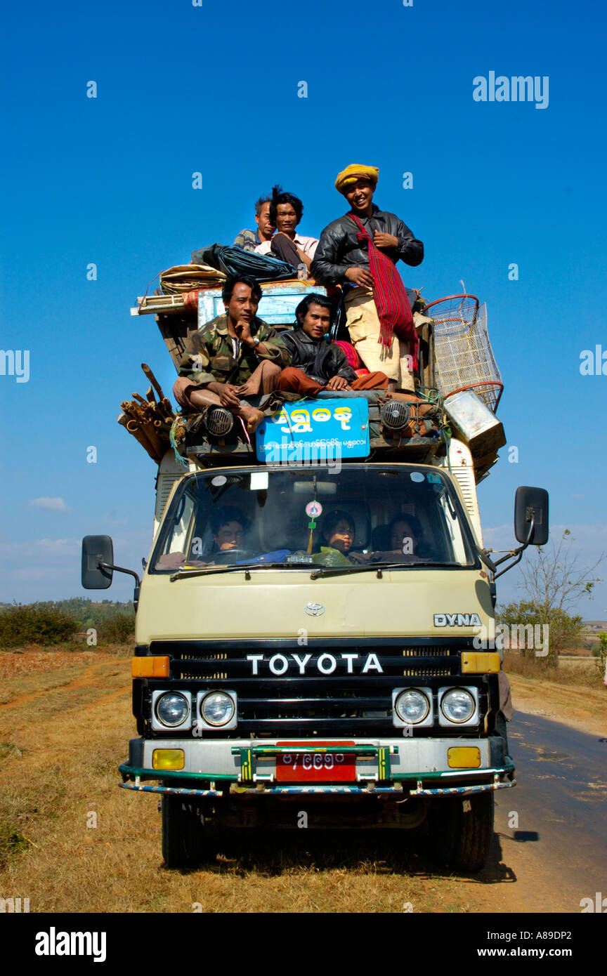 Luggage on lorry roof hi-res stock photography and images - Alamy