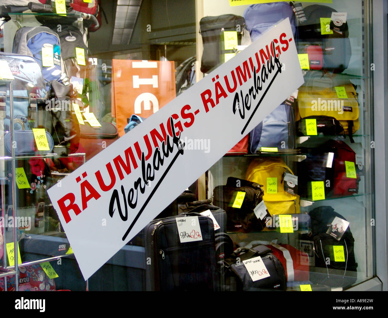Sales sign shop hi-res stock photography and images - Alamy