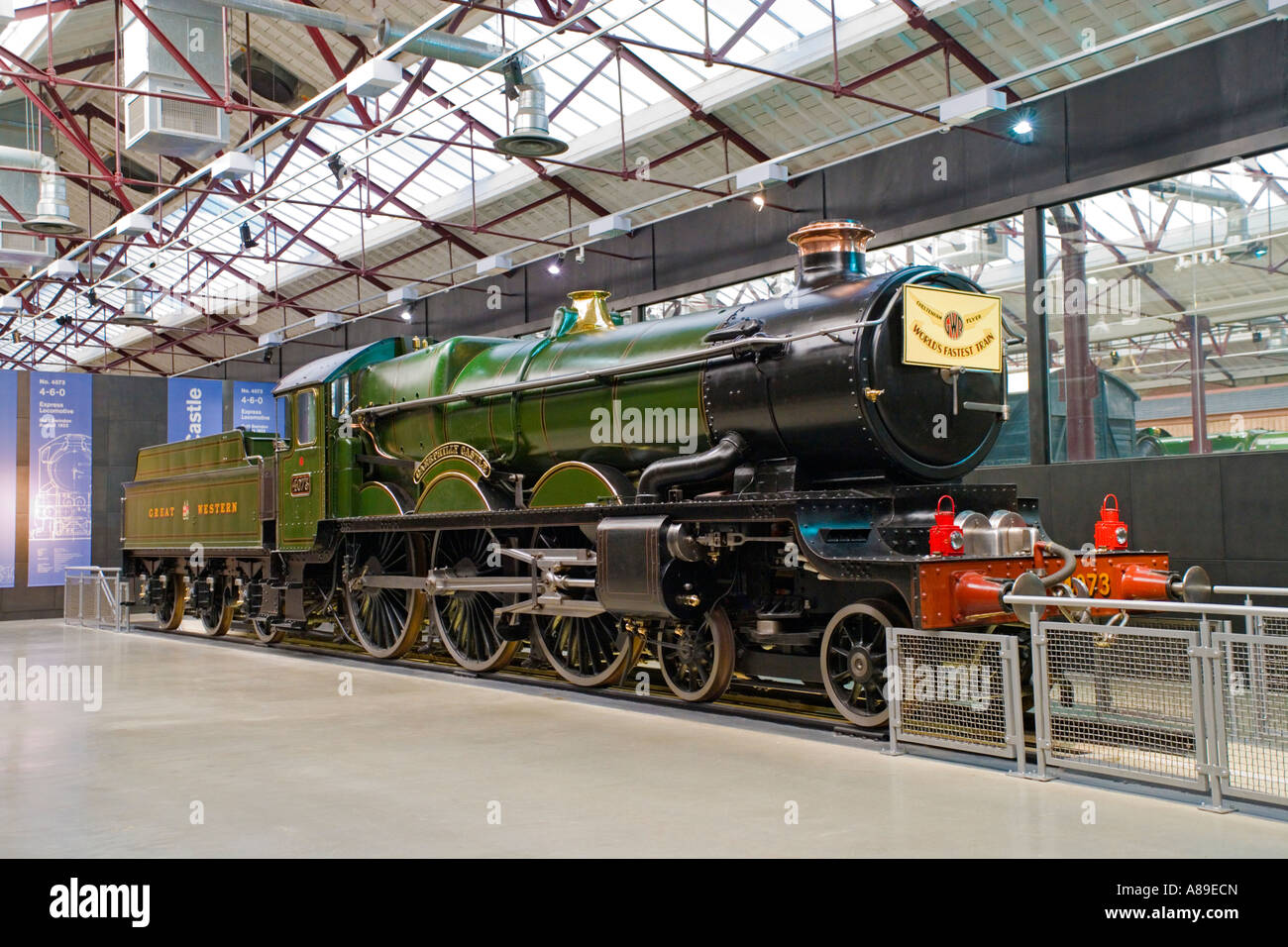 Locomotive 4073 Caerphilly Castle in Steam - the museum of the Great ...