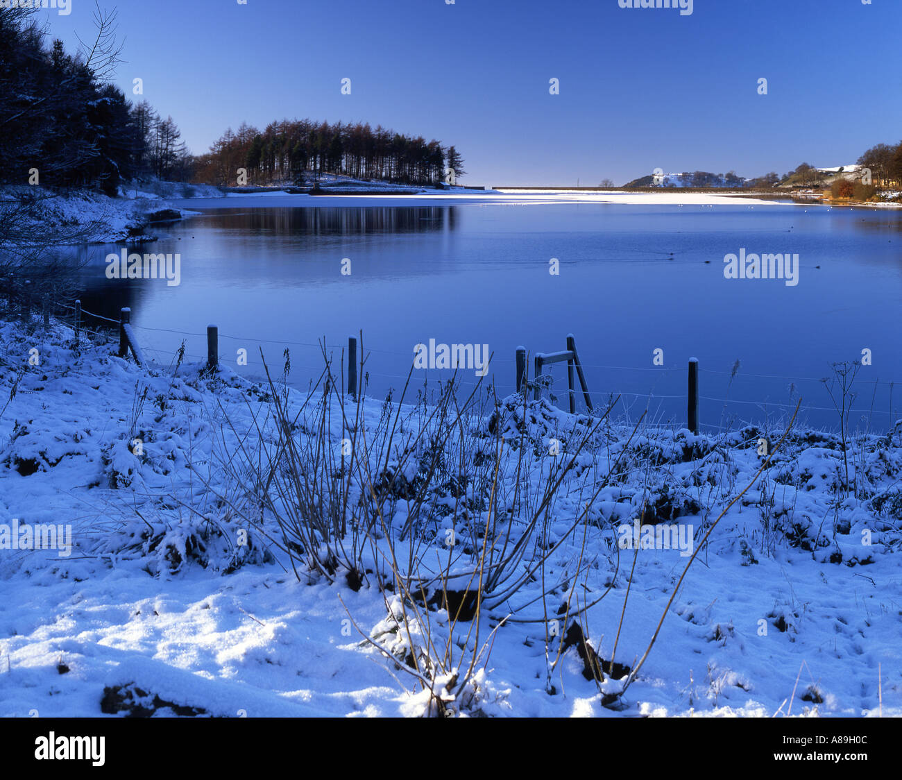 Ridgegate Reservoir in Winter Macclesfield Forest, Peak District ...