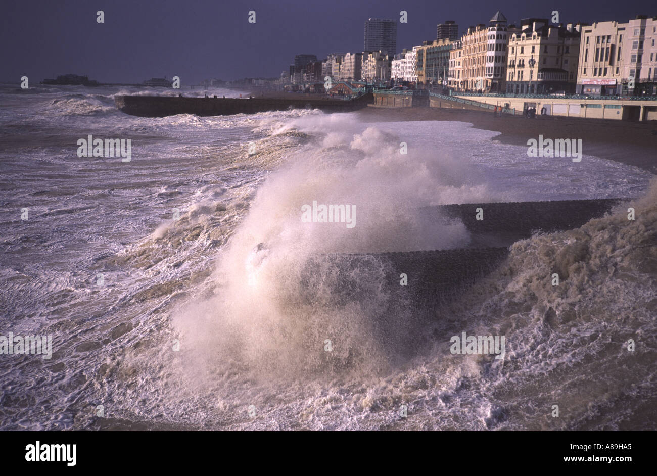Rough sea brighton hi-res stock photography and images - Alamy