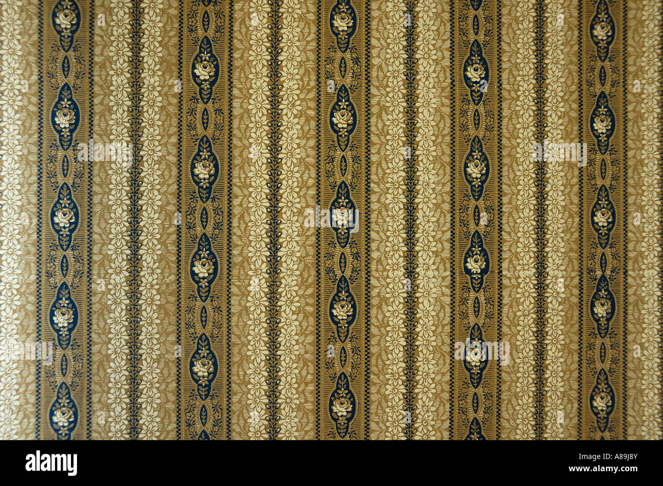 Old fashioned wallpaper hi-res stock photography and images - Alamy