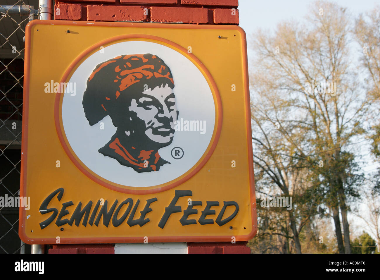Nuevo Y Antiguo Logotipo De Seminole El Hipódromo De Palermo Suma