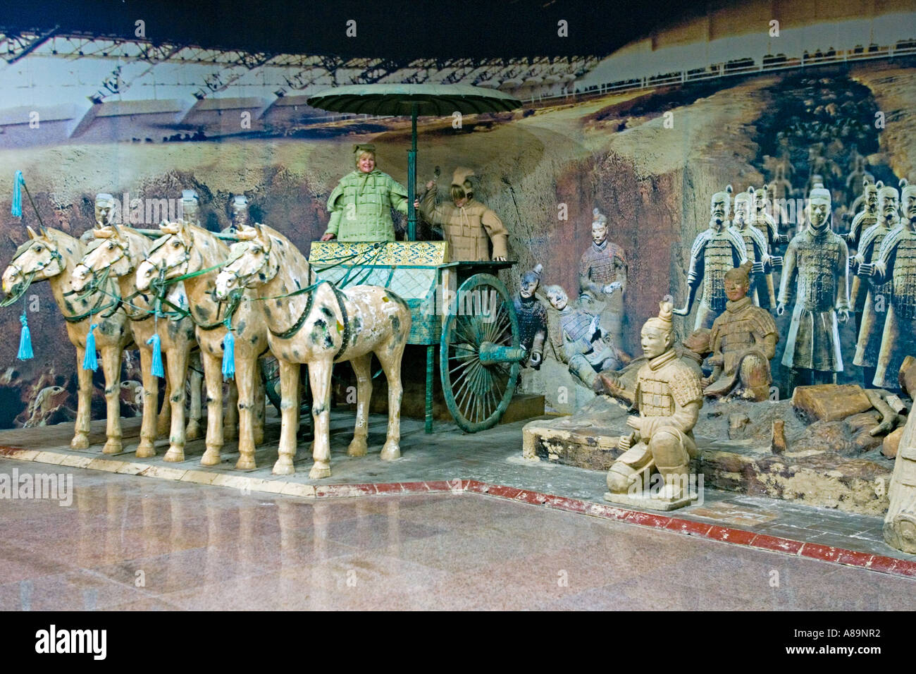 Chinese chariot in battle hi-res stock photography and images - Alamy