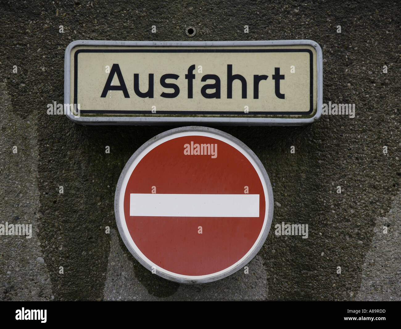 sign gateway no entry for vehicular traffic Sign Post Forest Stock ...